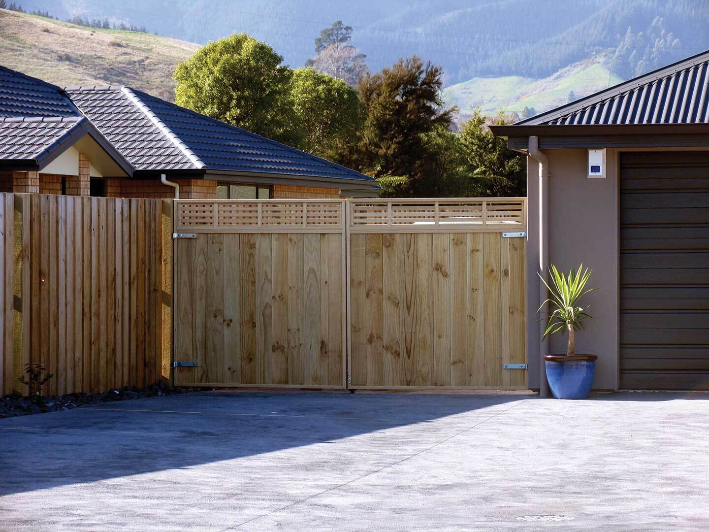 Fence Panels - Goldpine